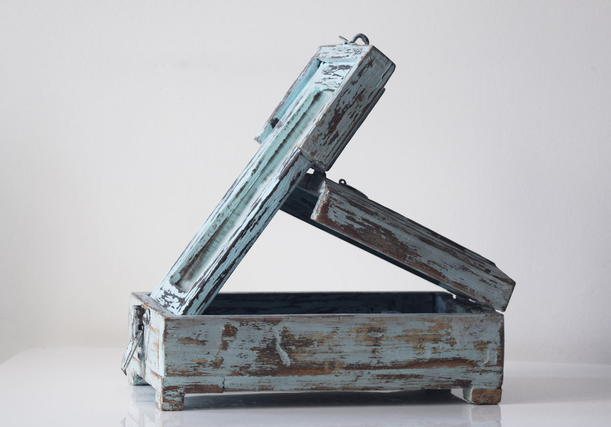 Distressed blue reclaimed wood Indian barber box – The Elephant Head